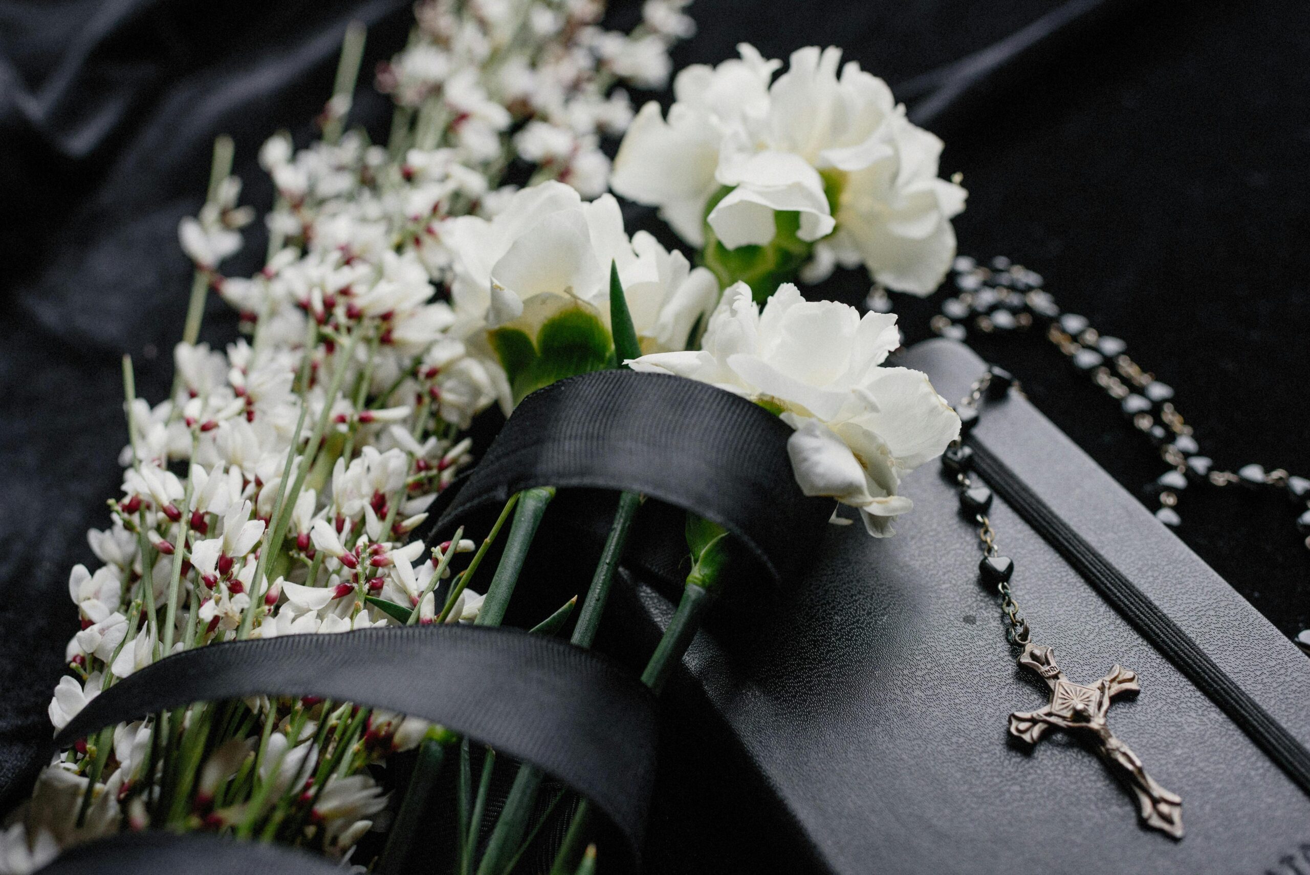 How Do I Plan A Memorial Service At Home?